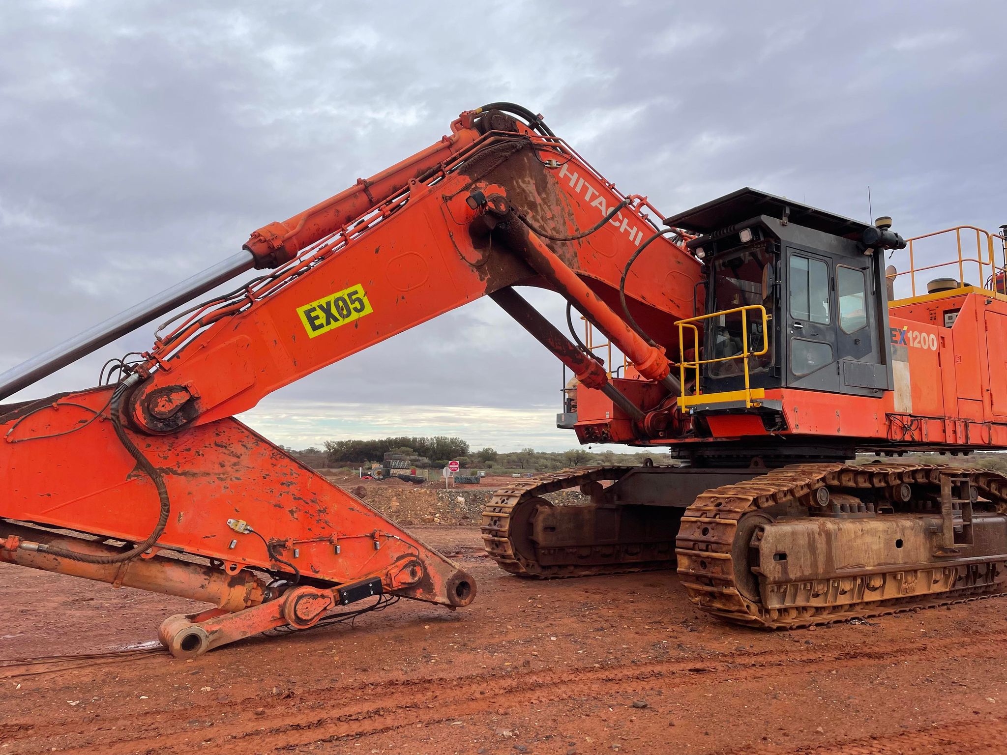 Hitachi Ex1200-6 Excavator - Worthy Parts